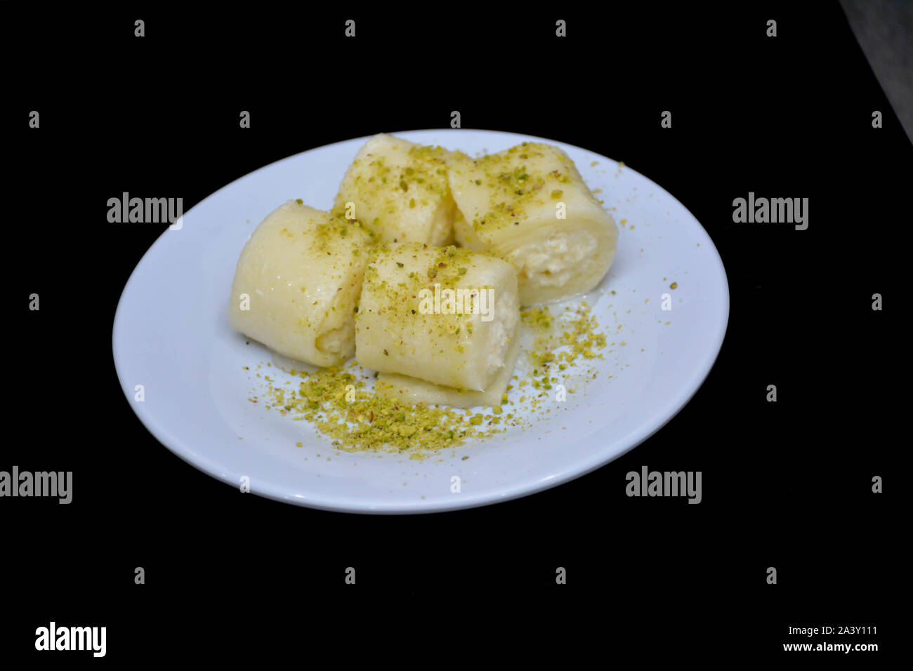 Traditional Middle Eastern dessert HALAWEH BJEBNEH Stock Photo - Alamy