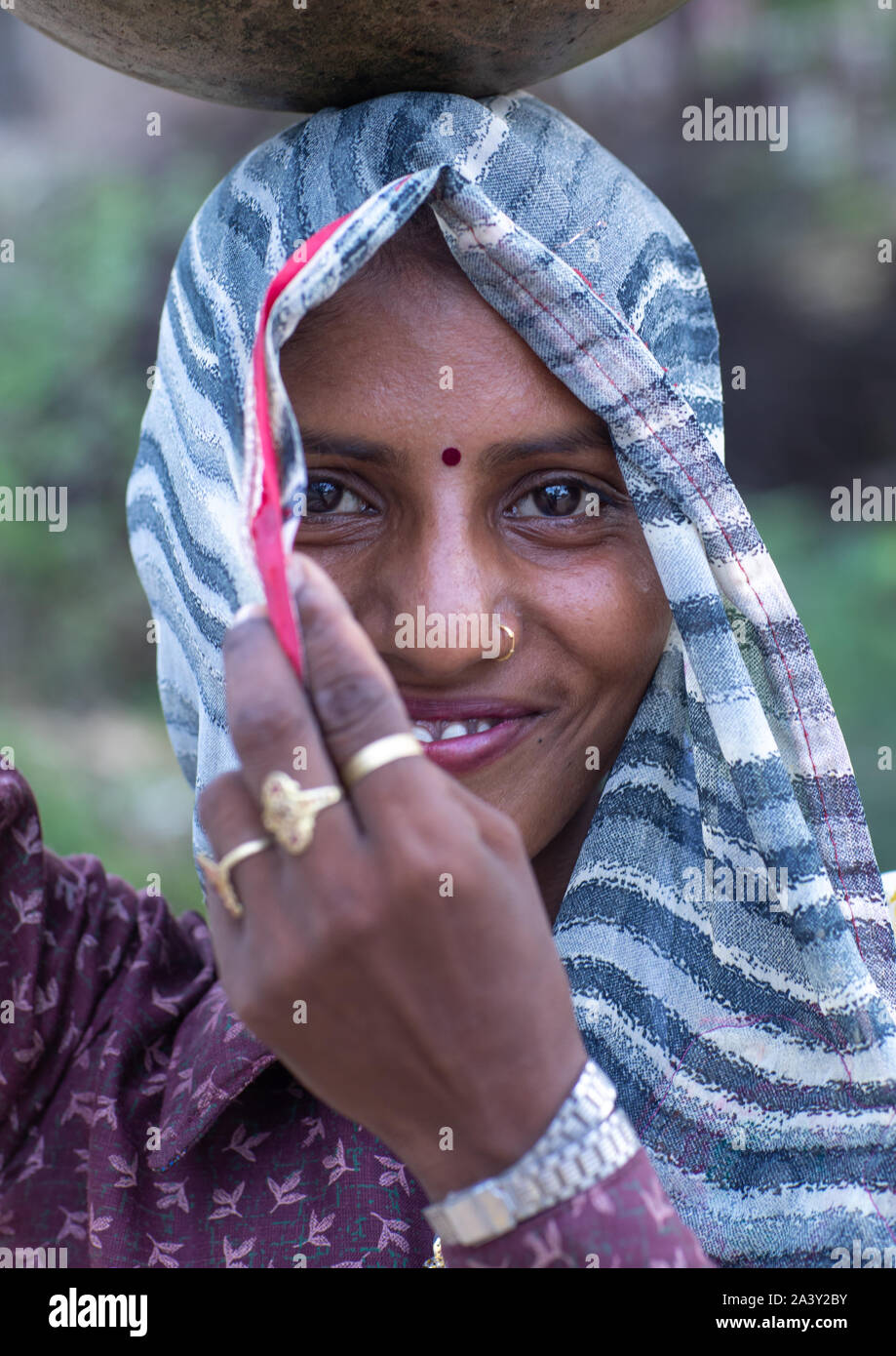 Portrait of a smiling rajasthani woman in traditional sari, Rajasthan ...