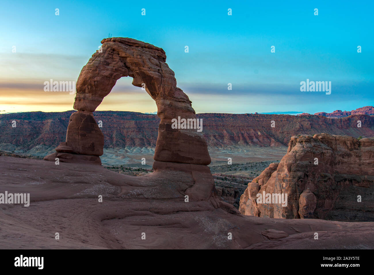 Sunrise over Delicate Arch in the Very Early Morning in Arches National ...