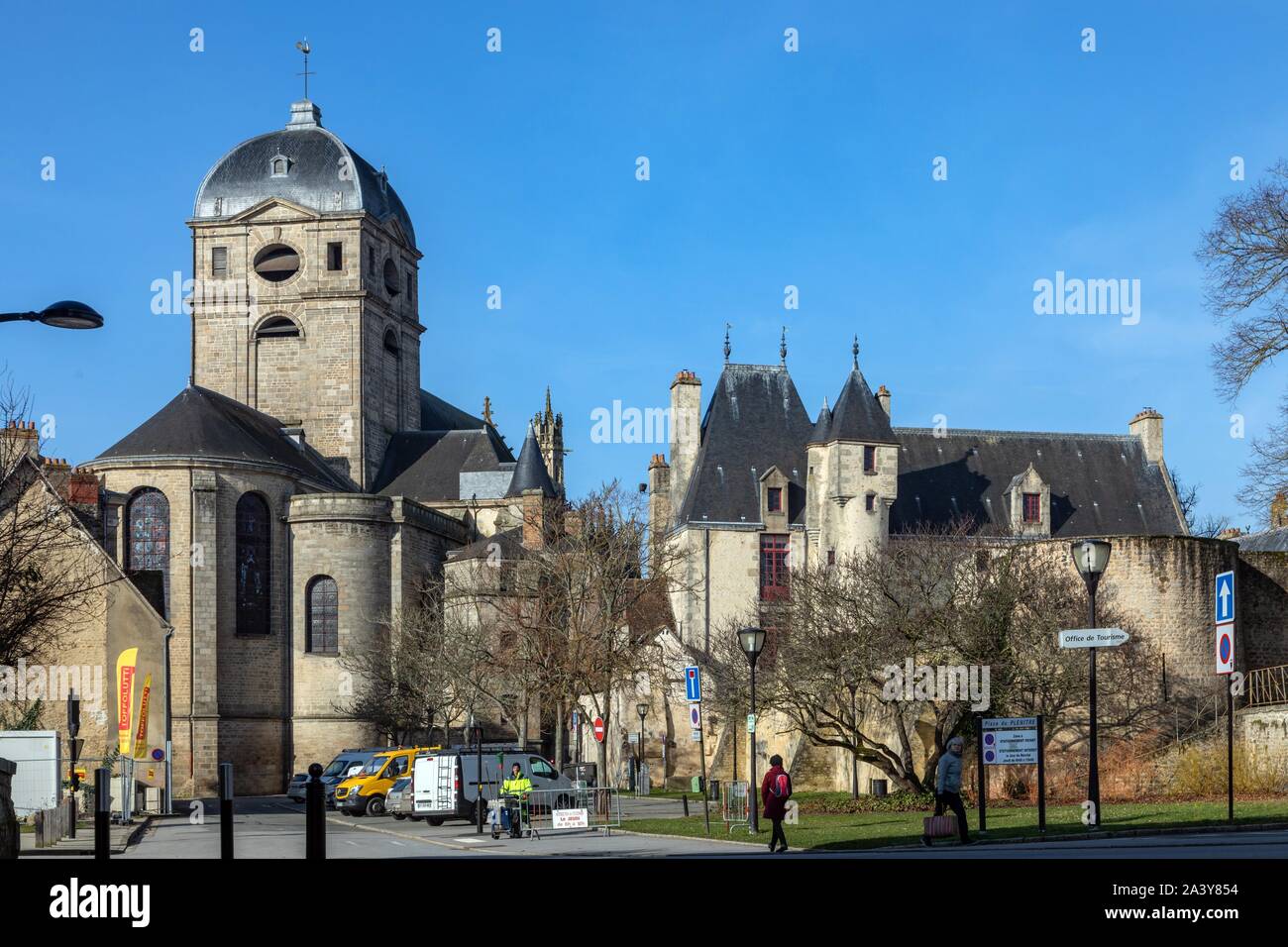 Basilica of notre dame dalencon hi-res stock photography and images - Alamy