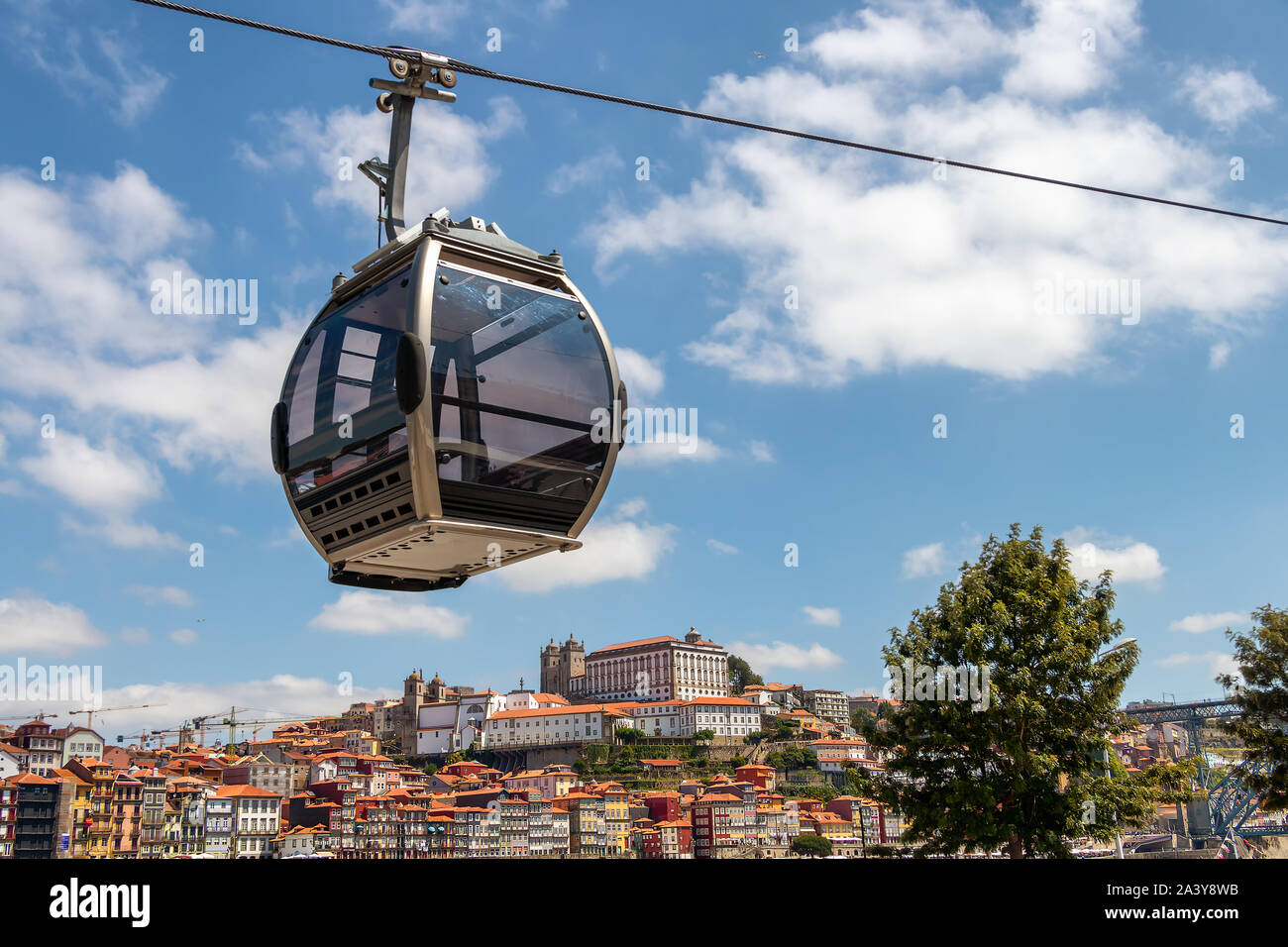Cablecar gondola hi-res stock photography and images - Alamy