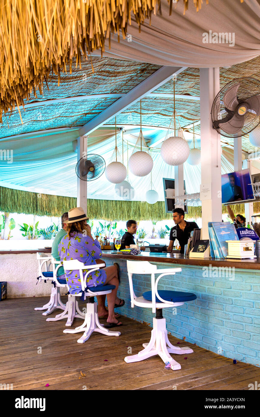 Hotel bar hi-res stock photography and images - Alamy