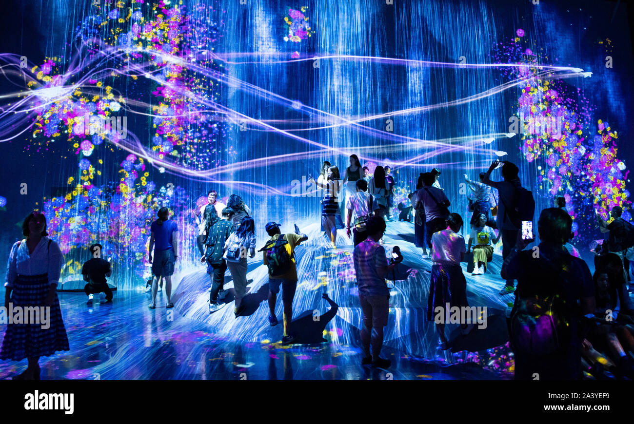 People exploring and enjoying borderless world digital art exhibition ...