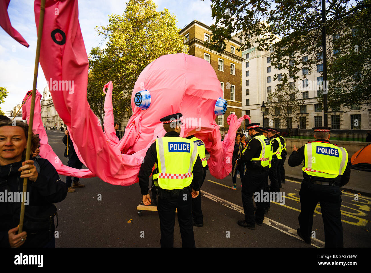 Police officers whitehall hi-res stock photography and images - Alamy