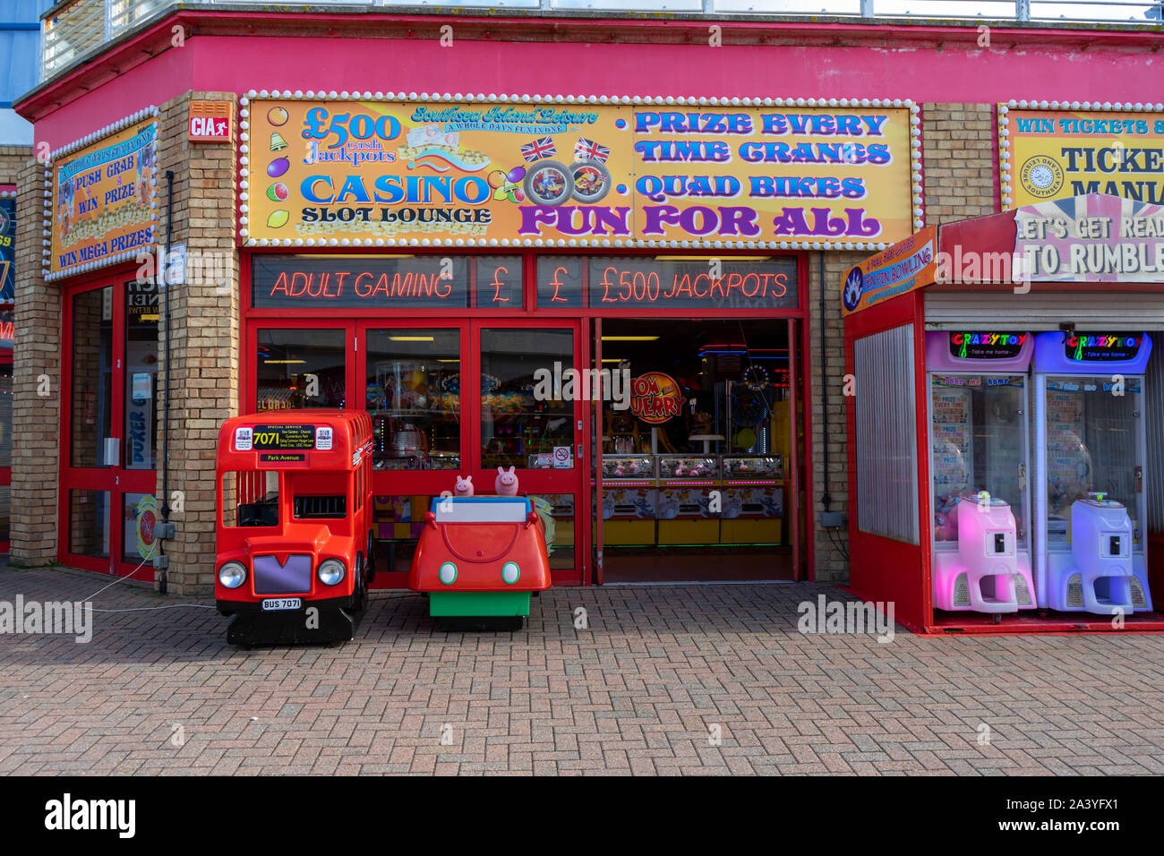 Fairground arcade hi-res stock photography and images - Alamy