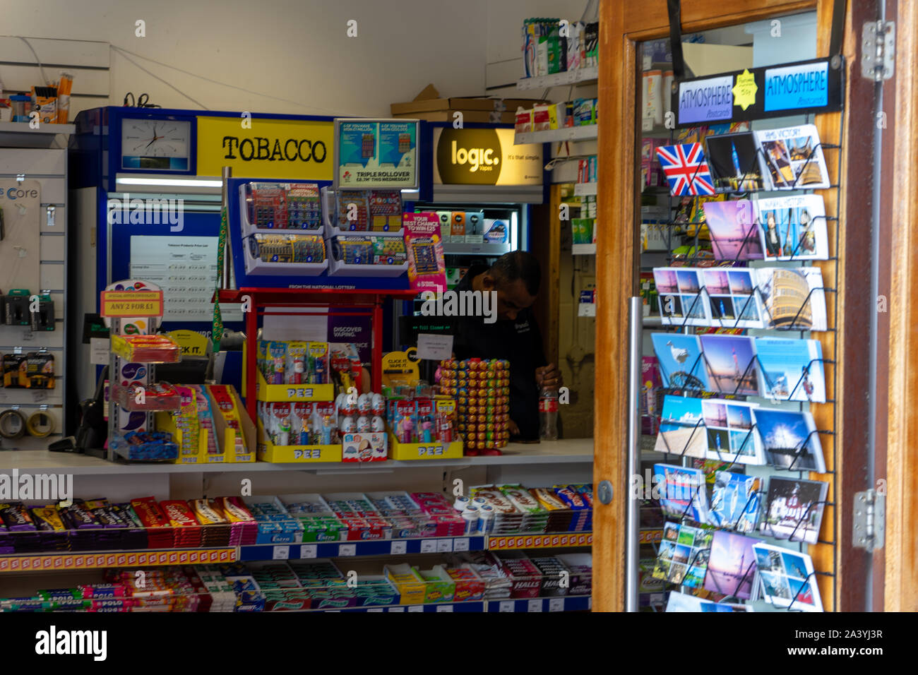 Newsagents interior hi-res stock photography and images - Alamy