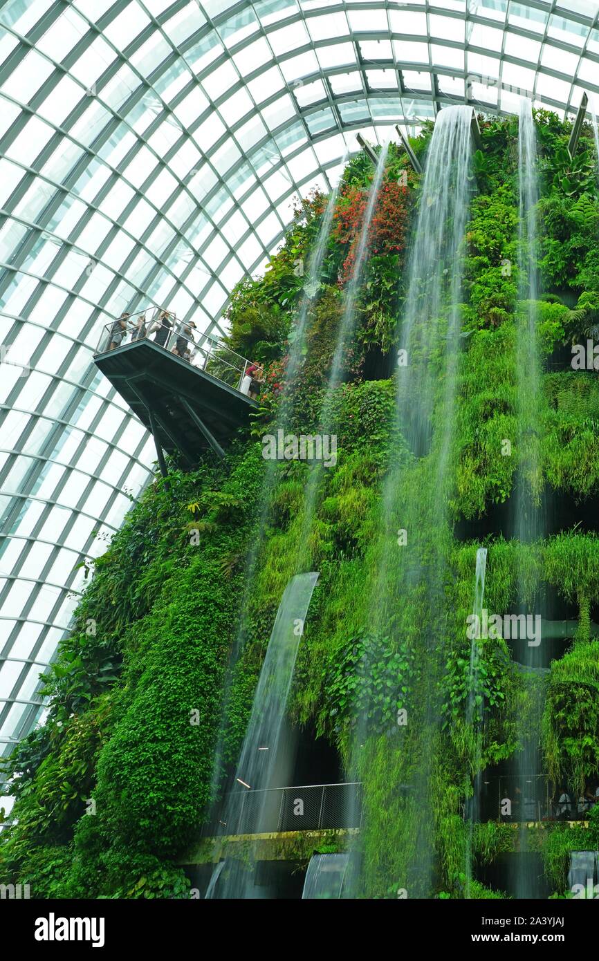 Giant conservatories hi-res stock photography and images - Alamy