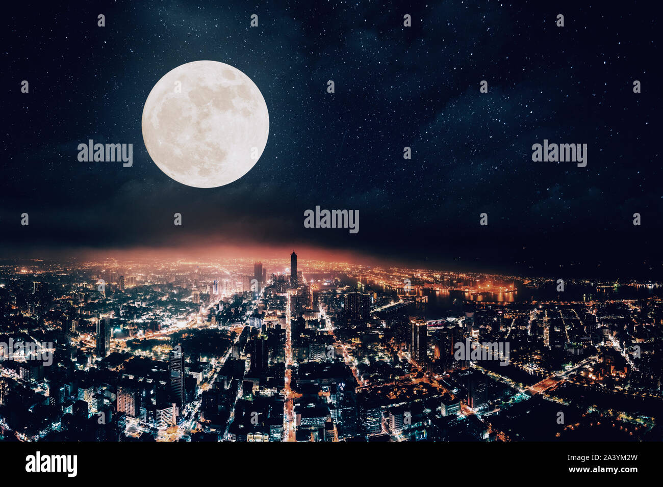 Full moon night city hi-res stock photography and images - Alamy