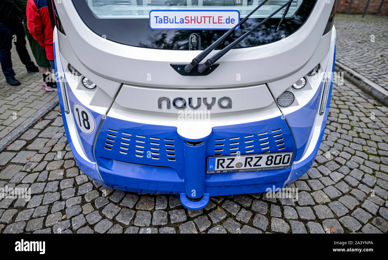 Lauenburg, Germany. 10th Oct, 2019. The TaBuLa-Shuttle drives during ...