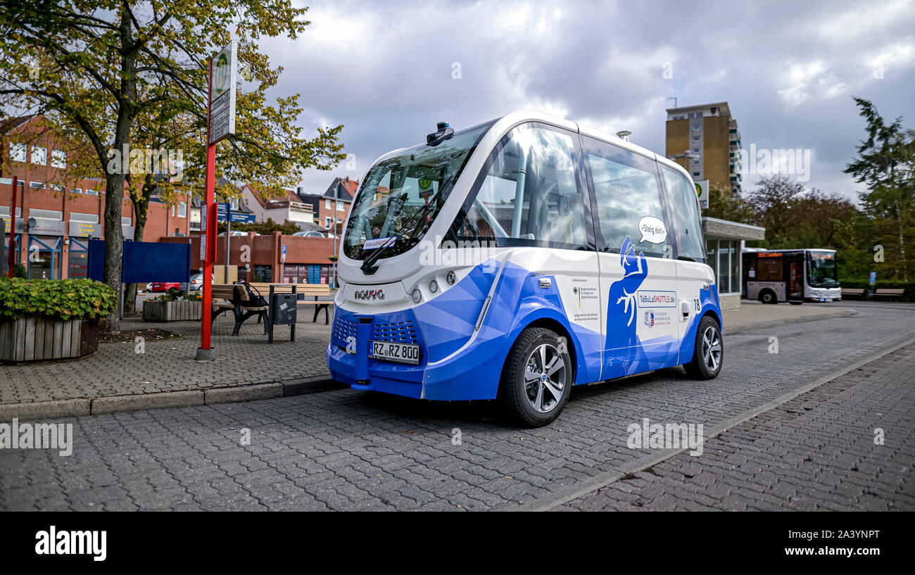 Lauenburg, Germany. 10th Oct, 2019. The TaBuLa-Shuttle drives during ...