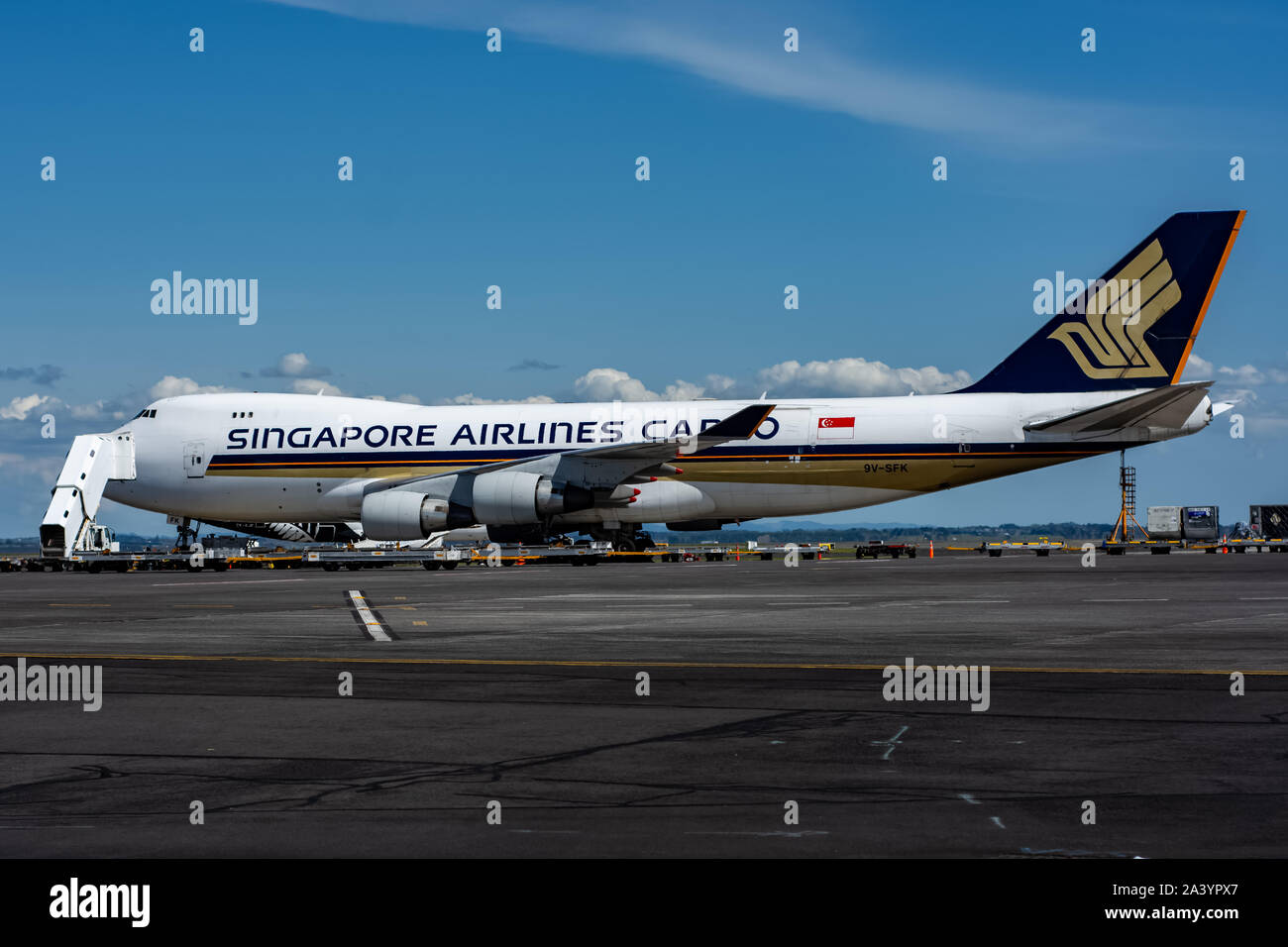 Boeing 747 cargo loading hi-res stock photography and images - Alamy