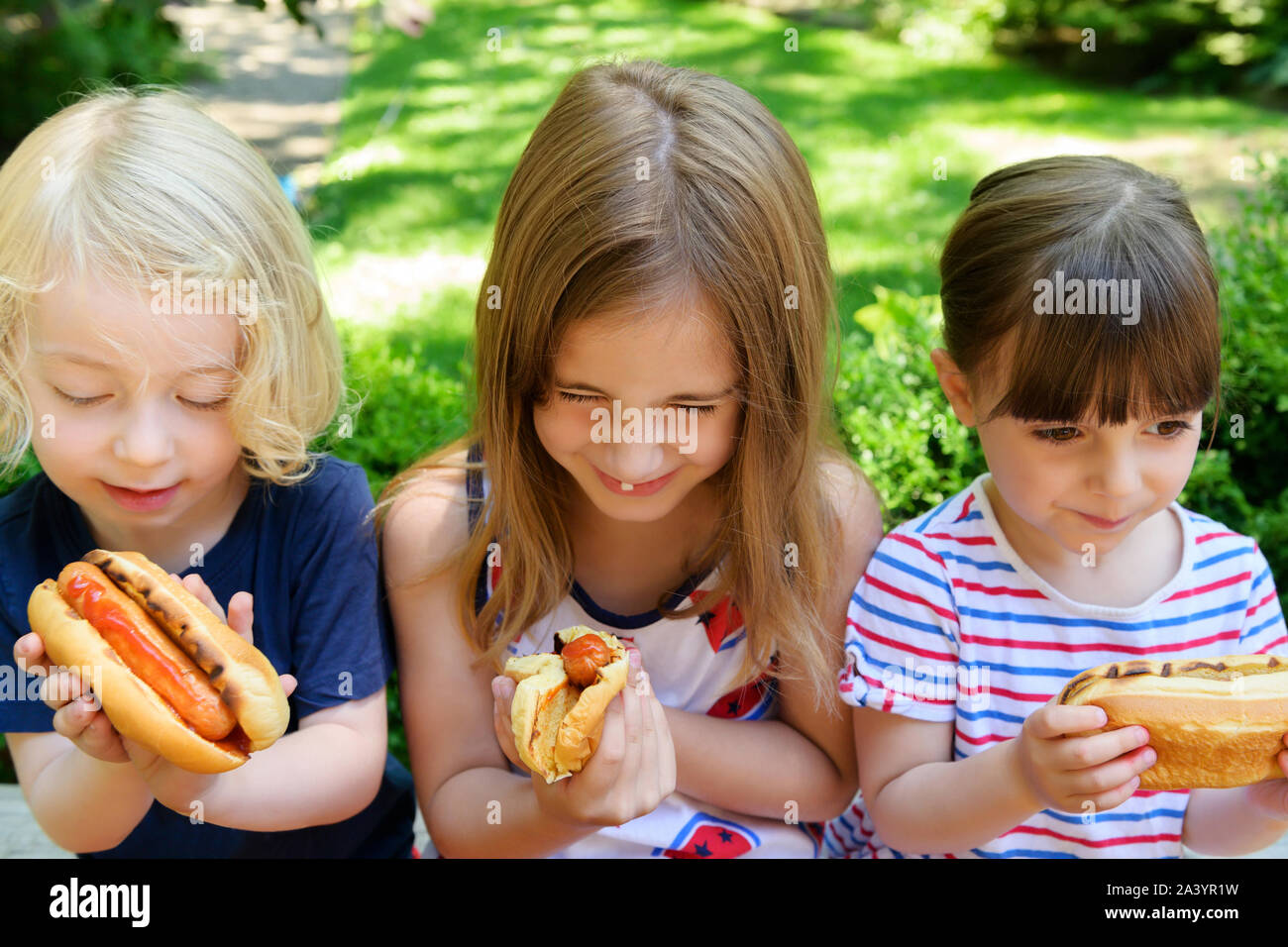 Children eating hot dogs Stock Photo - Alamy
