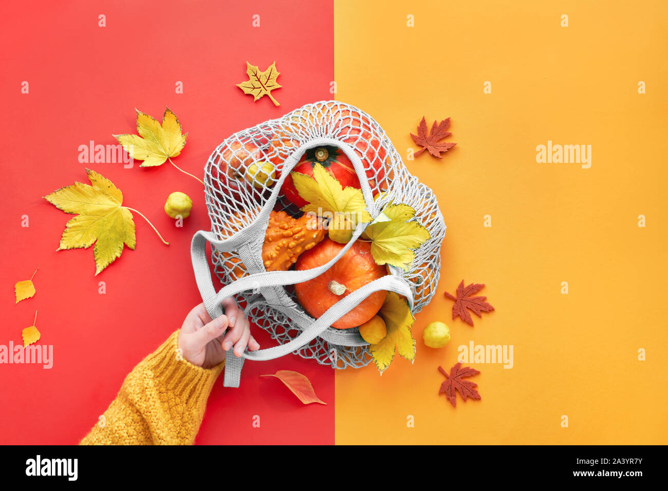 Split color background hi-res stock photography and images - Alamy