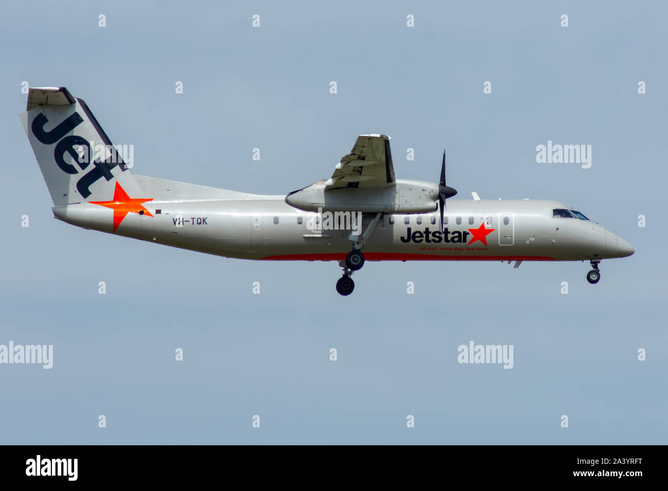 Jetstar, Bombardier Dash 8 Q300, Landing at Auckland International ...