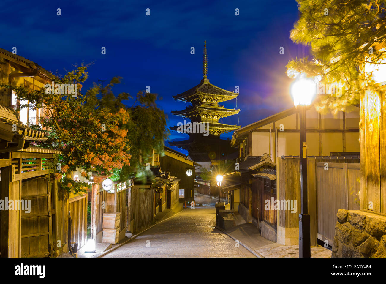 Retro village in higashiyama, the old streets of Kyoto, with Yasaka ...