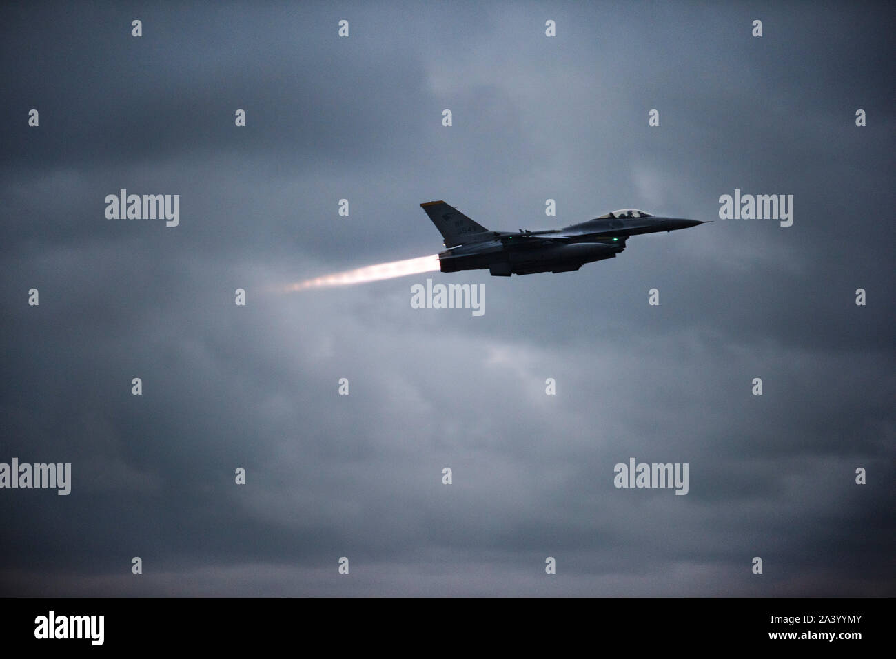 A U.S. Air Force F-16 Fighting Falcon from the 80th Fighter Squadron ...