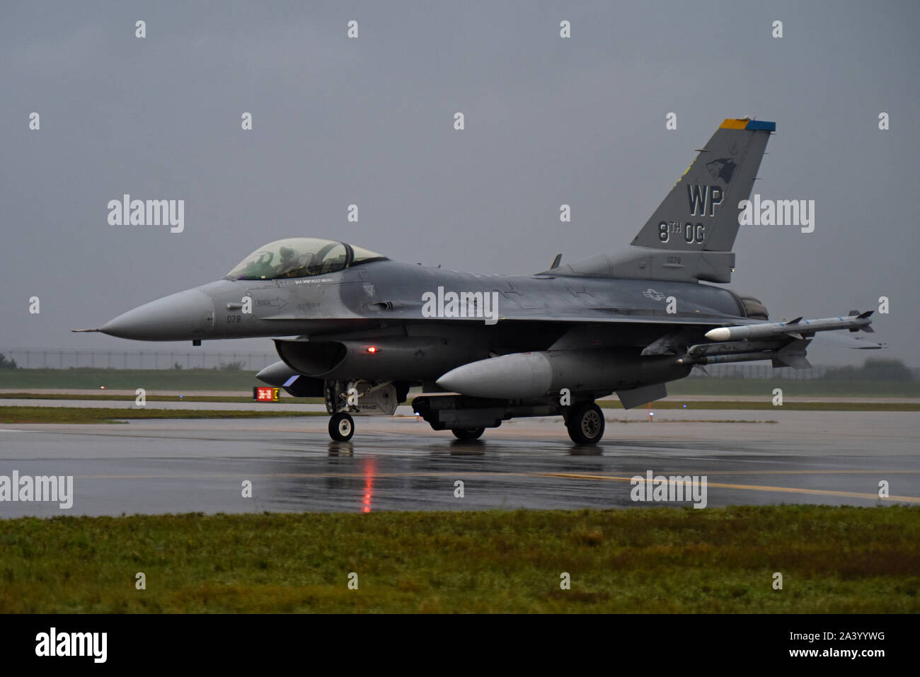 A U.S. Air Force F-16 Fighting Falcon from the 8th Operations Group ...