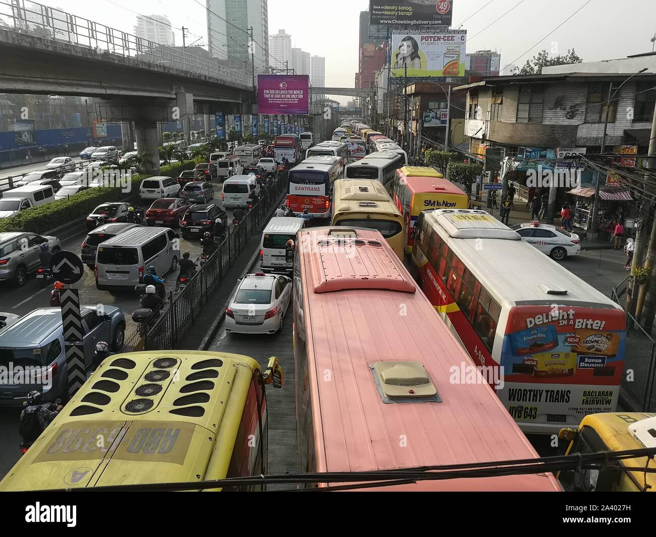 Filipino commuters hi-res stock photography and images - Alamy