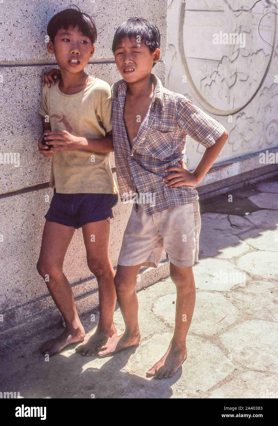 Shenzhen, Guangdong, China. 3rd Aug, 1981. Two young Chinese boys stand ...