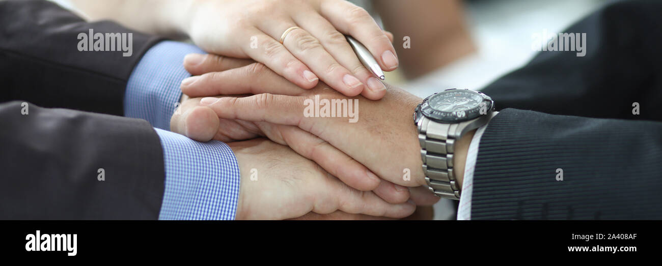 Friendly gesture of agreement Stock Photo - Alamy