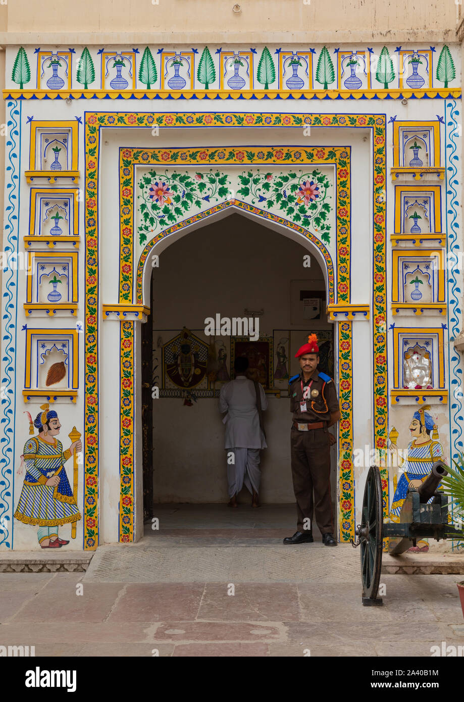 Palace guard india uniform hi-res stock photography and images - Alamy