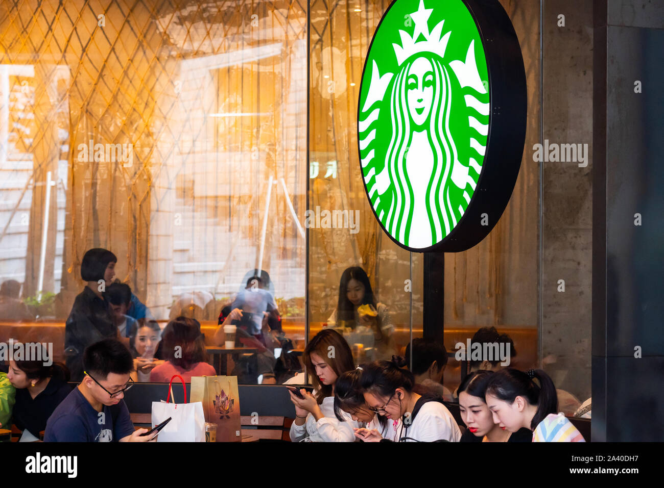 Starbucks store sign hi-res stock photography and images - Alamy