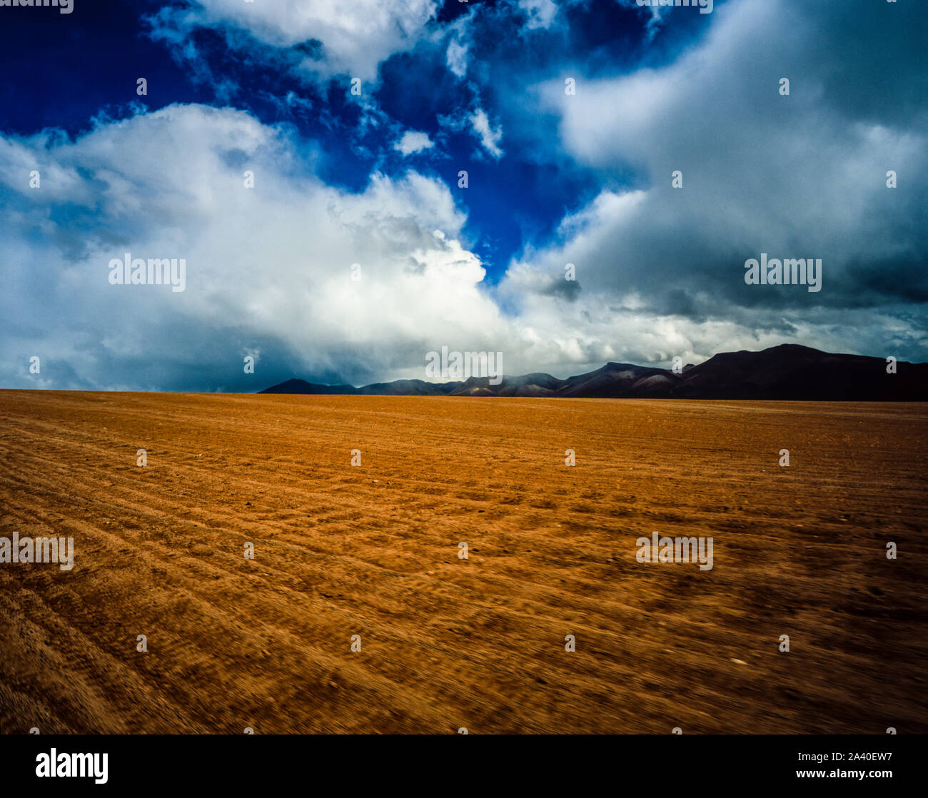 Dusty ground cloud hi-res stock photography and images - Alamy