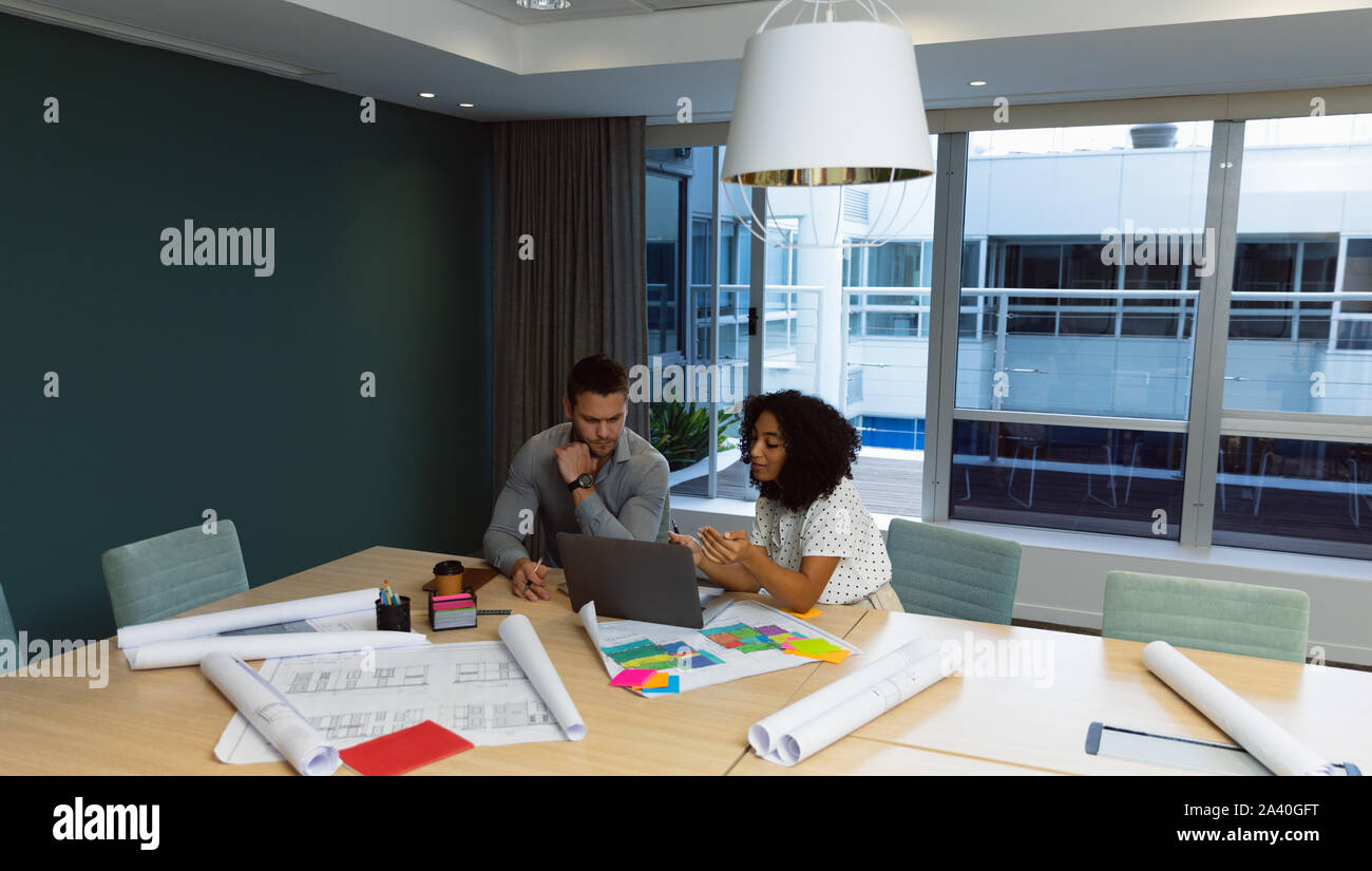 Professionals working together hi-res stock photography and images - Alamy