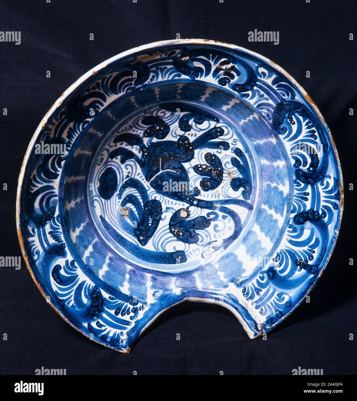 Barber bowl, ceramic. Museum: COLECCION PRIVADA Stock Photo - Alamy