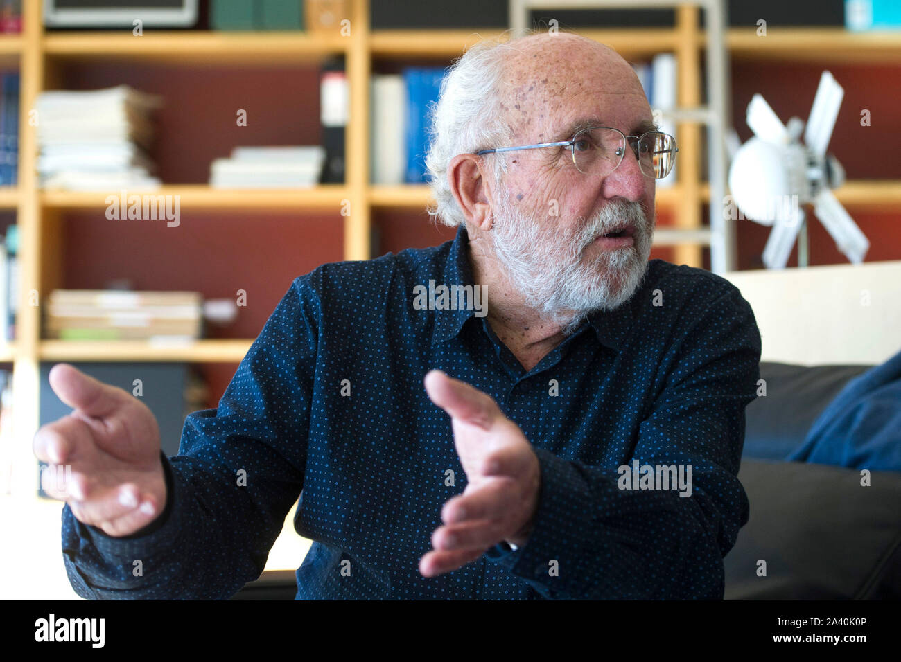 Michel Mayor at a press conference on the occasion of his presentation ...