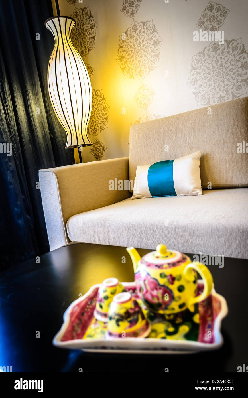 Peranakan porcelain hi-res stock photography and images - Alamy