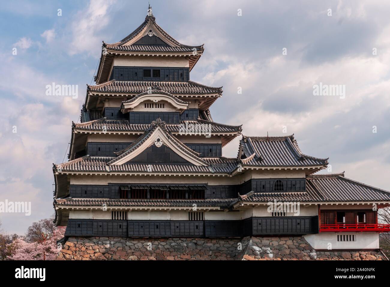 Japanese style castle hi-res stock photography and images - Alamy