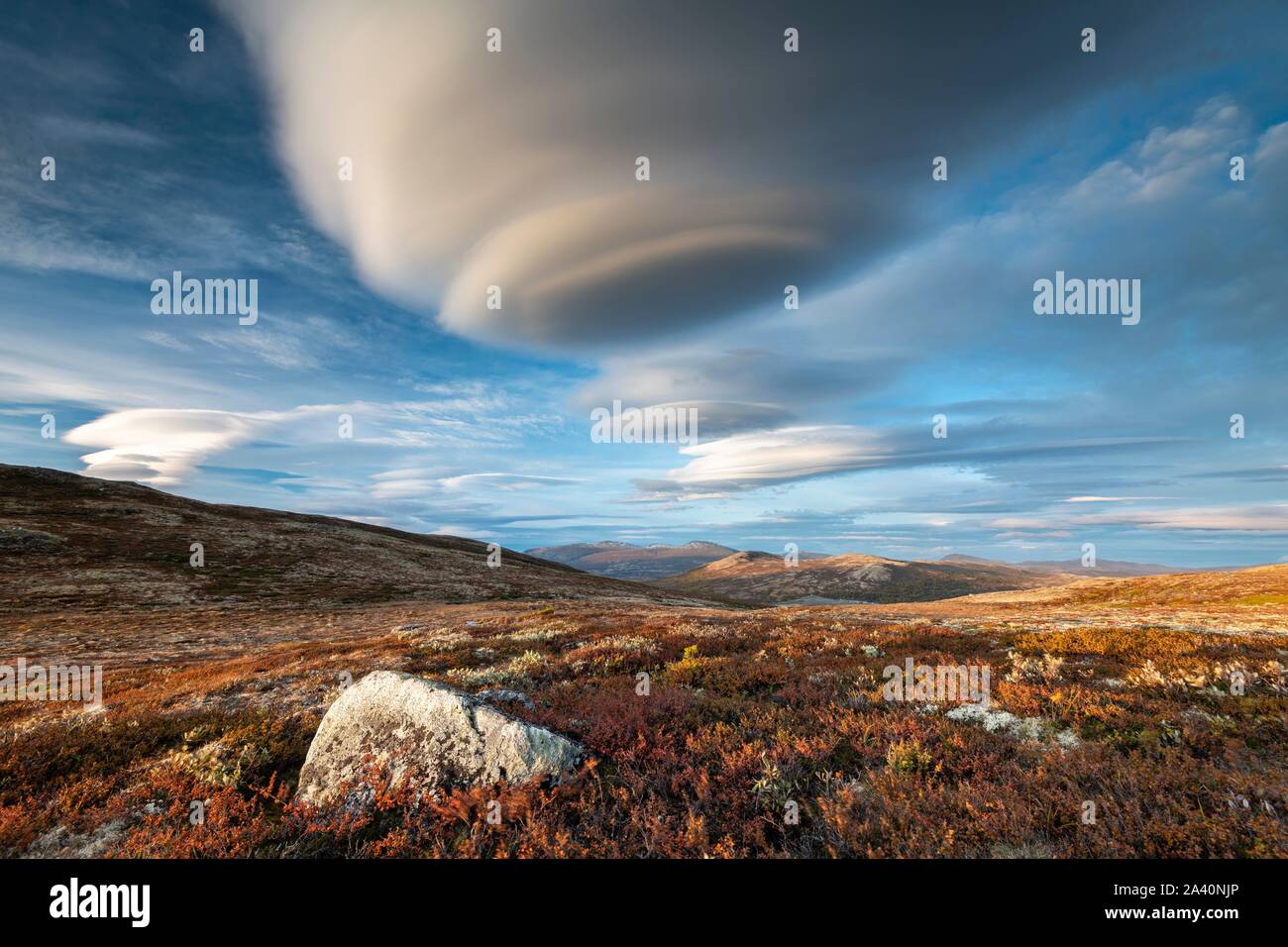 Autumnal Tundral landscape in Dovrefjell, Lenticularis cloud ...