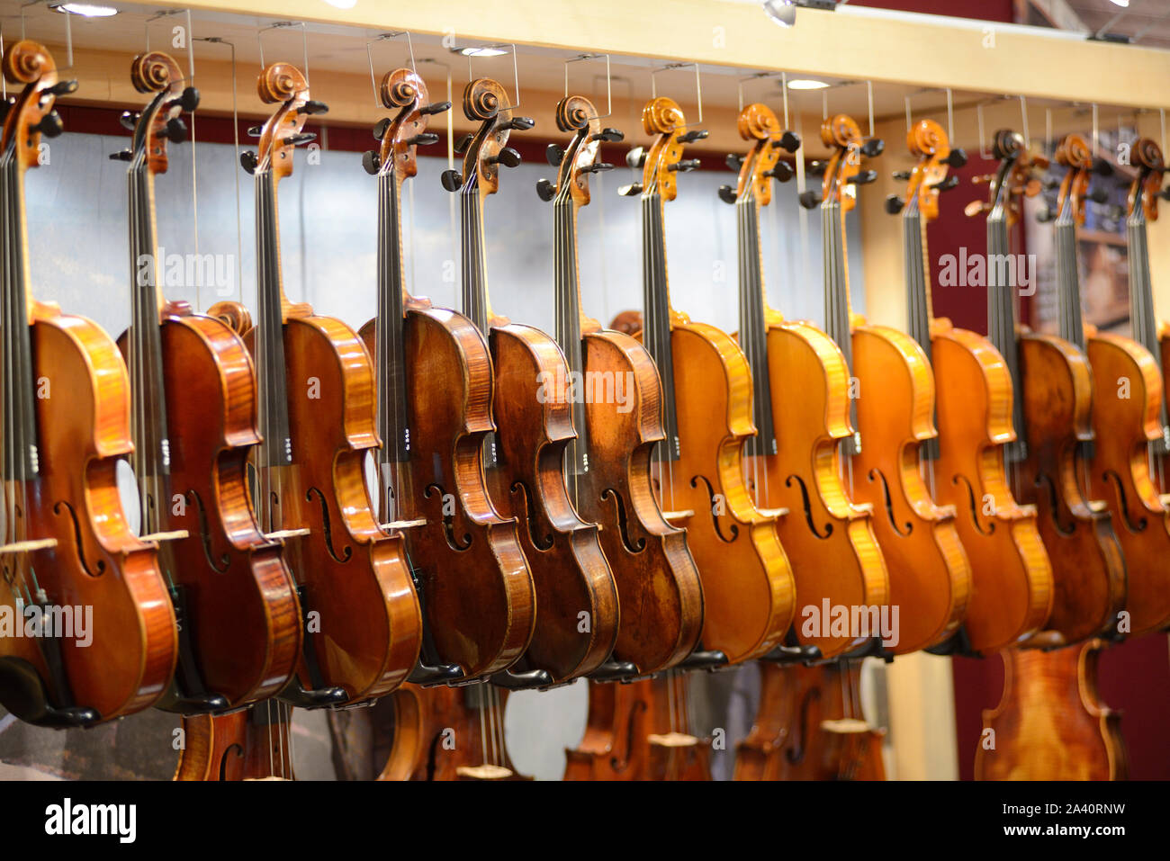 Violins hanging italy hi-res stock photography and images - Alamy