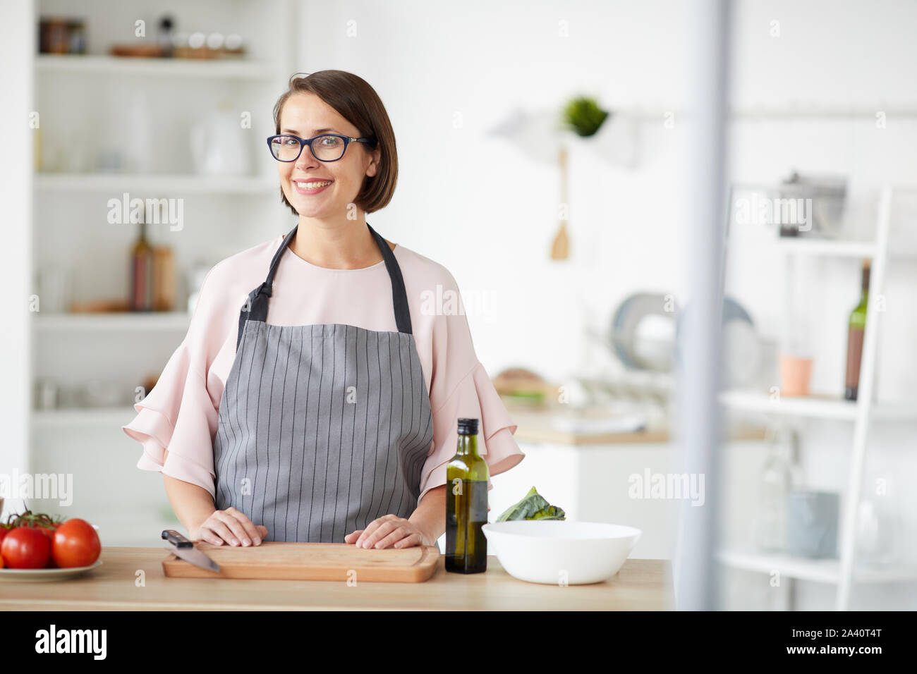 Woman wearing apron in kitchen hi-res stock photography and images - Alamy