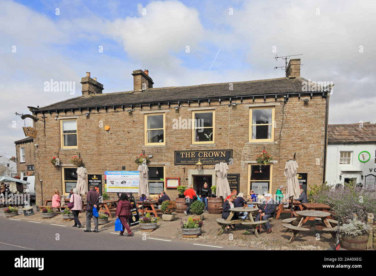 The crown pub and hawes hi-res stock photography and images - Alamy