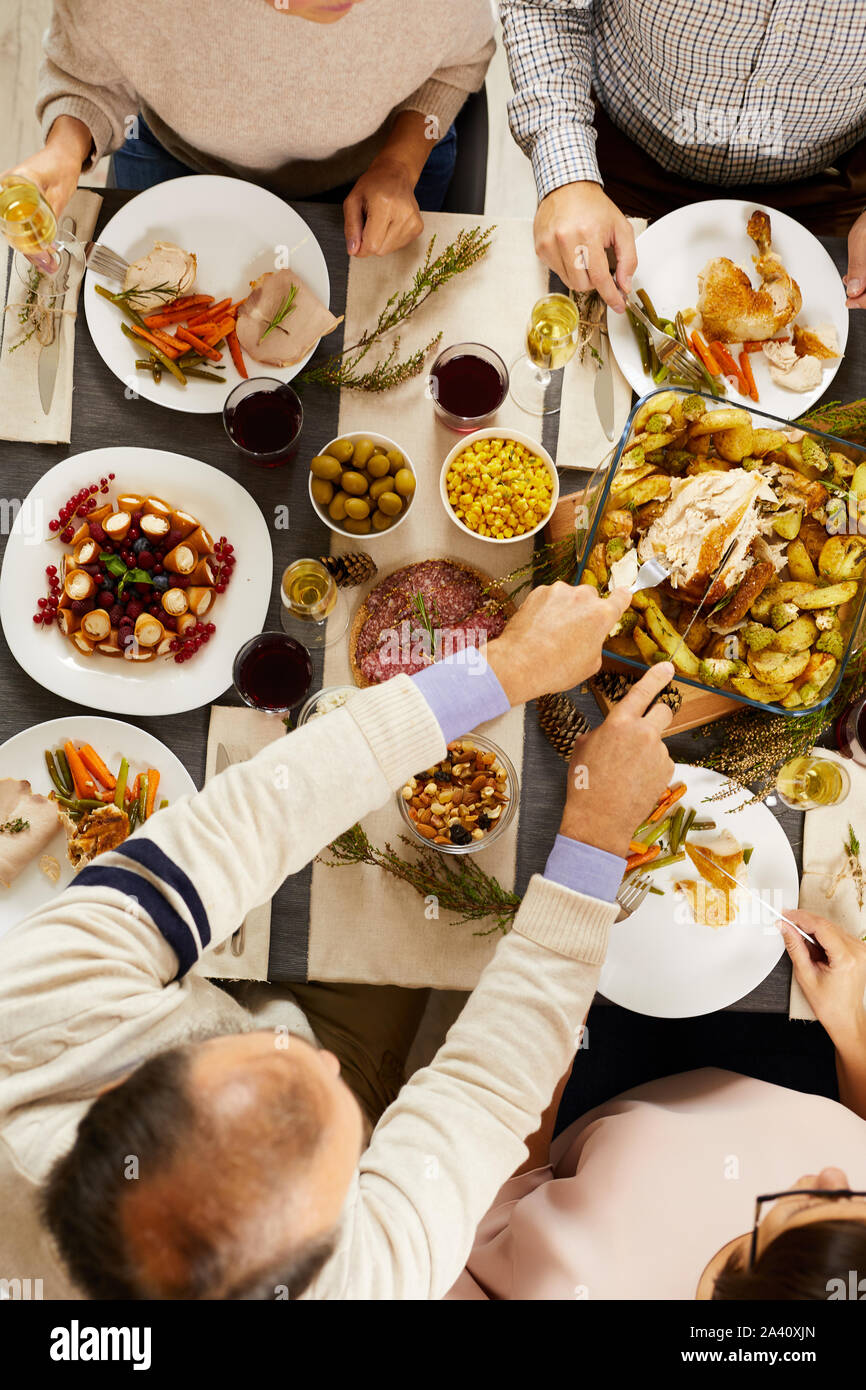 Family roast dinner restaurant hi-res stock photography and images - Alamy
