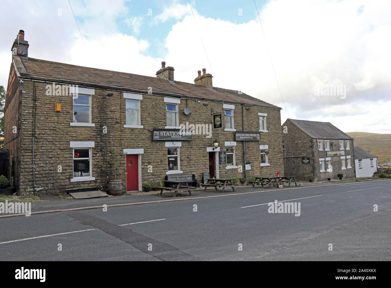 Ribblehead viaduct pub hi-res stock photography and images - Alamy