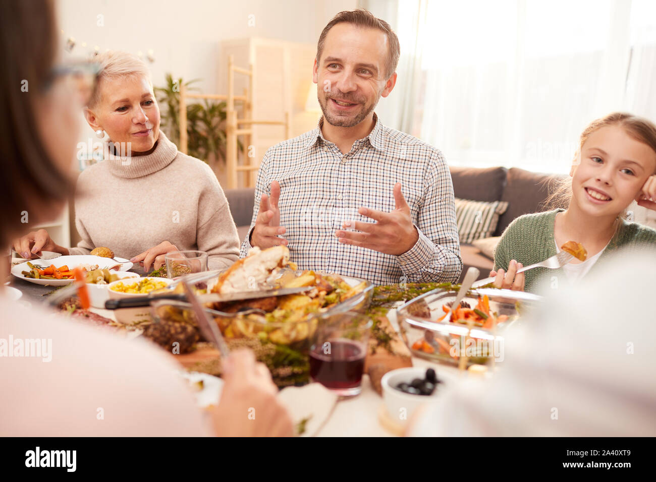 People talking during dinner hi-res stock photography and images - Alamy