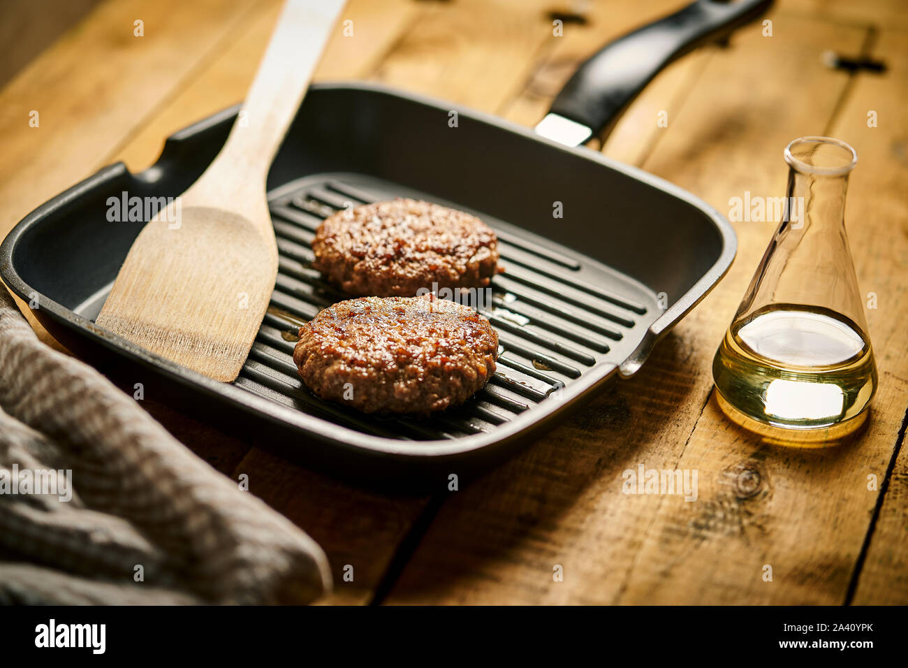 Pan fried beef burger hi-res stock photography and images - Alamy