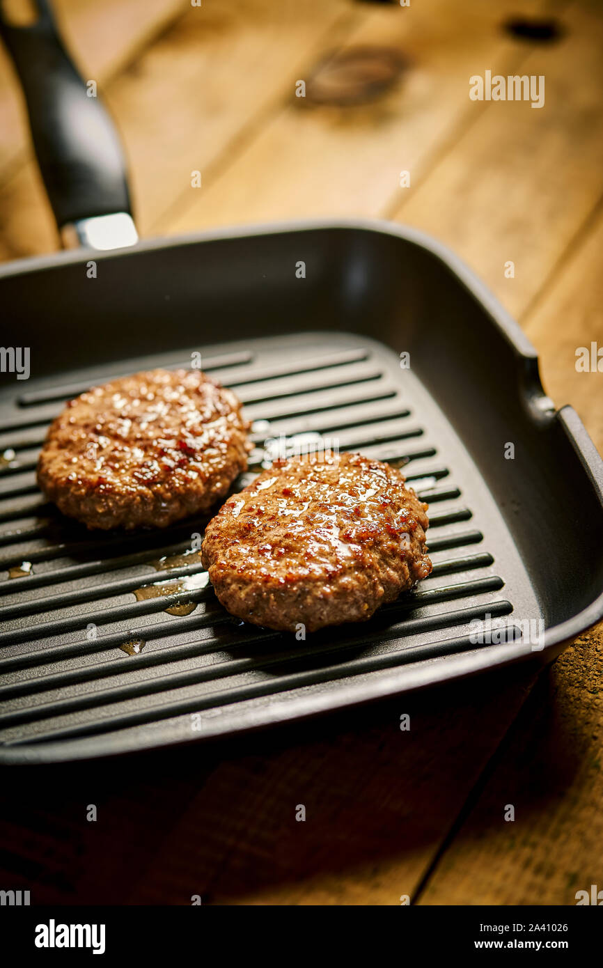 Burnt food bbq burger hi-res stock photography and images - Alamy