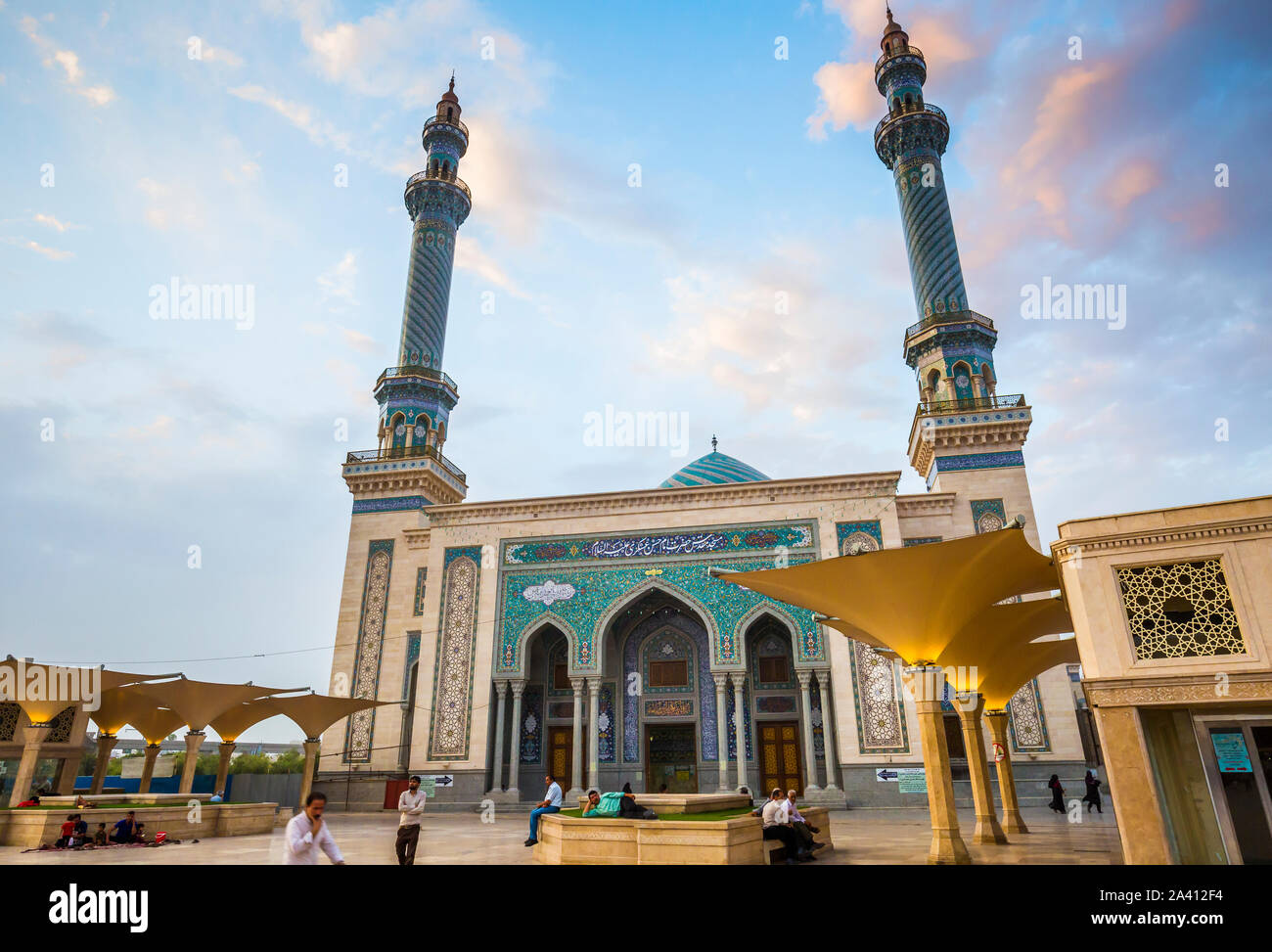 Imam hasan al askari mosque hi-res stock photography and images - Alamy