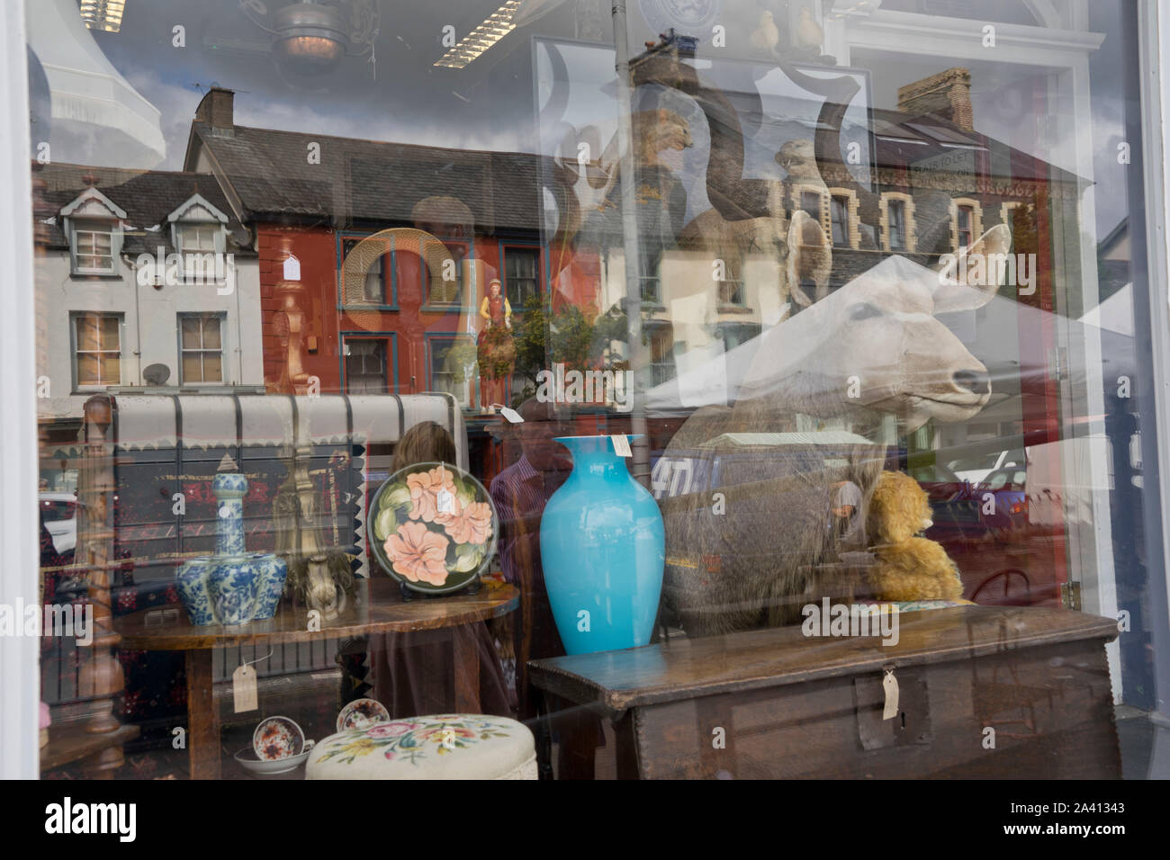 Visitors shopping on market day in Machynlleth,Powys,Wales,UK Stock ...