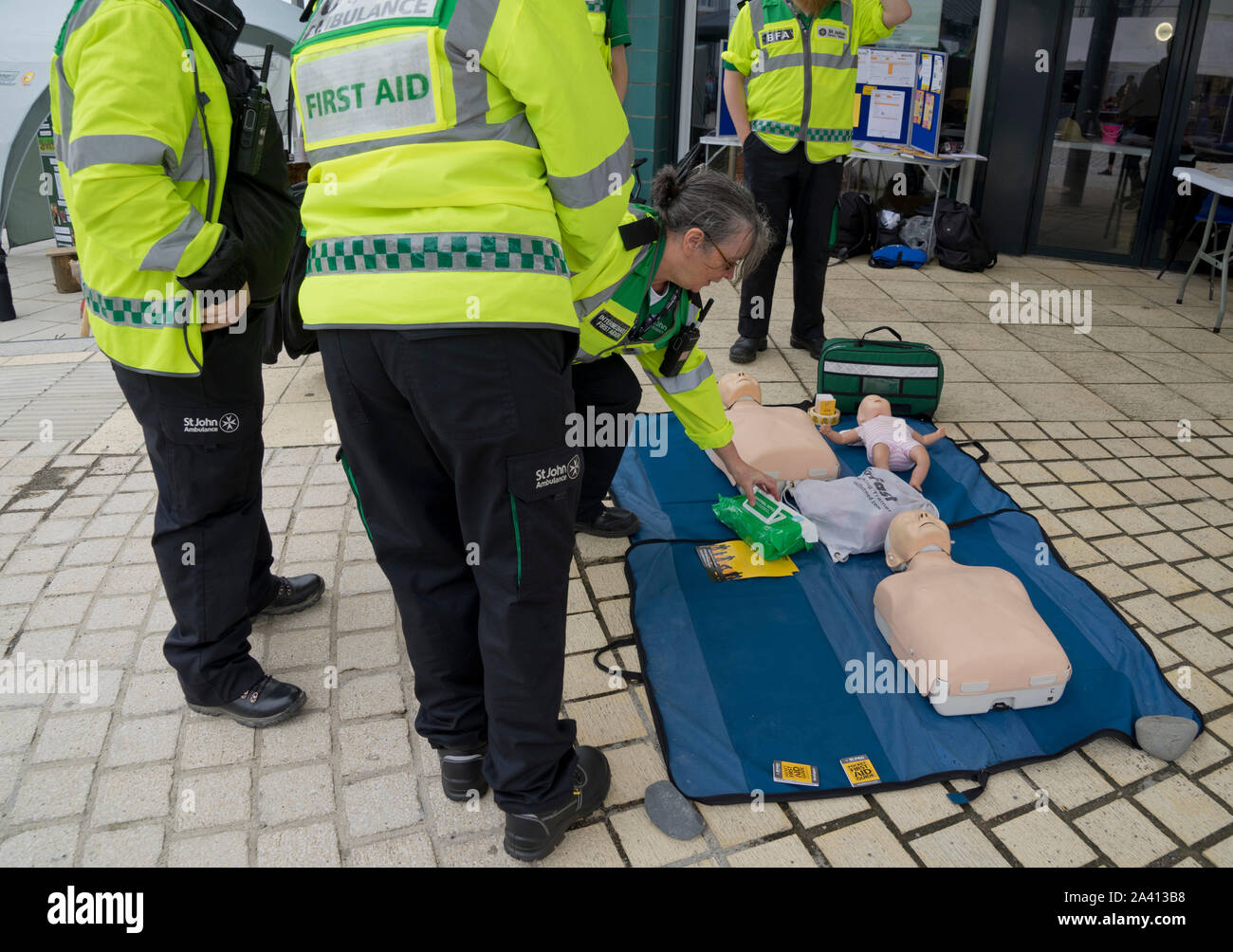 Life saving techniques hi-res stock photography and images - Alamy