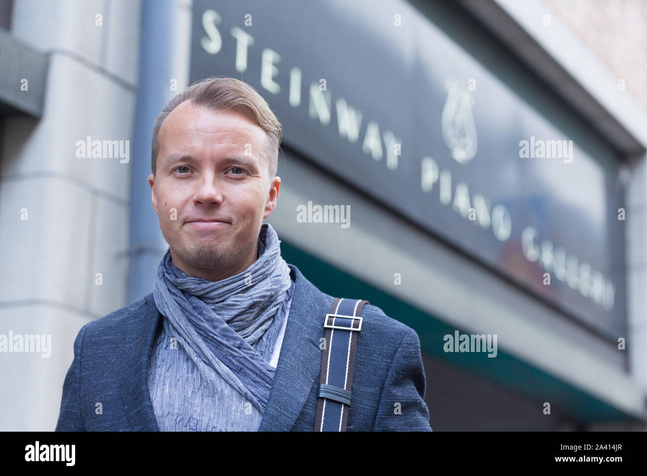 Men outdoors walking in a street in city centre Stock Photo - Alamy