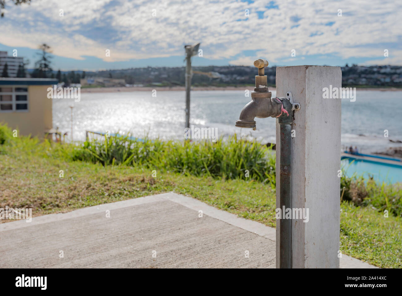 Outside tap hi-res stock photography and images - Alamy