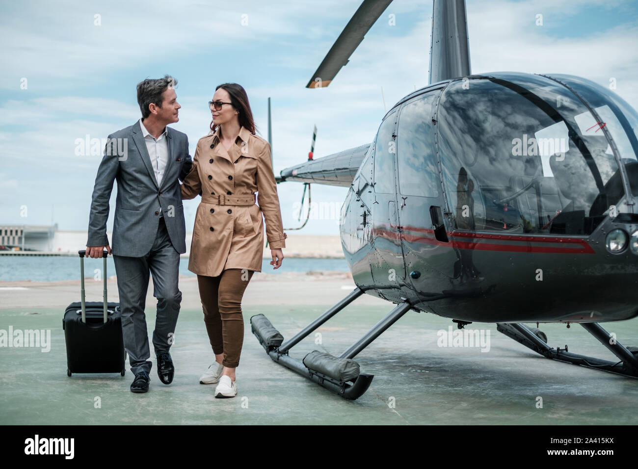 Couple and helicopter hi-res stock photography and images - Alamy