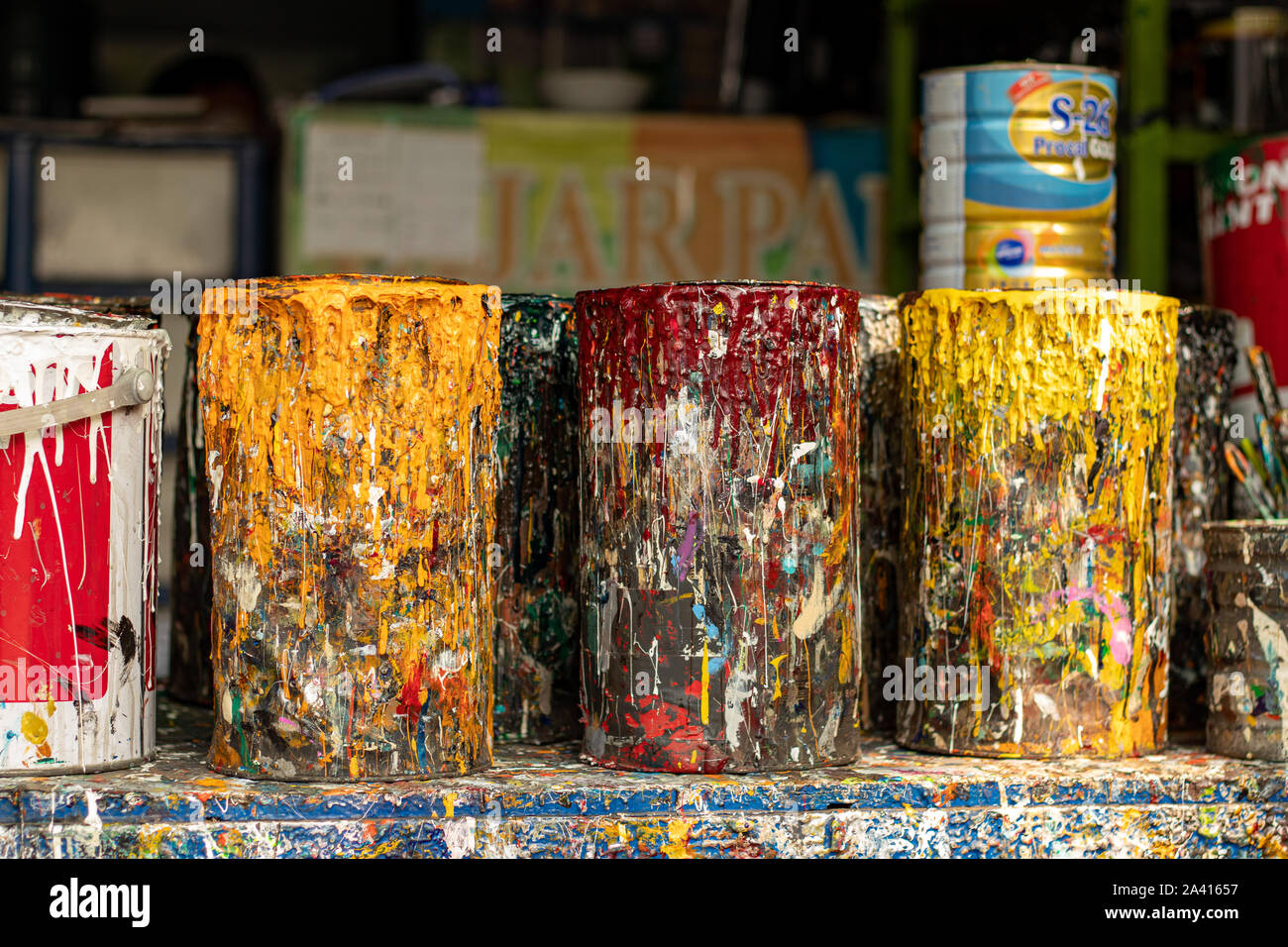 Dripping paint pots hi-res stock photography and images - Alamy