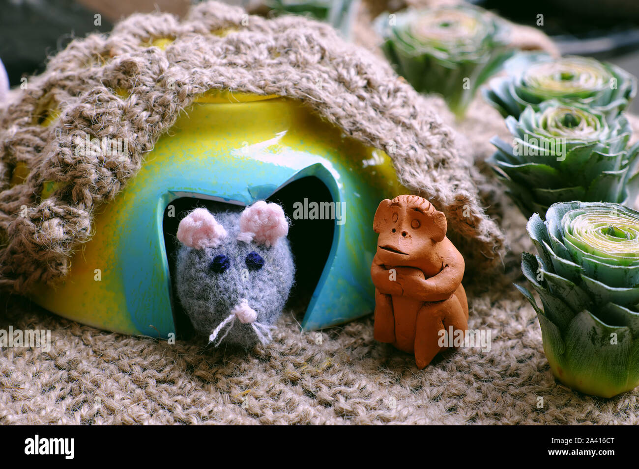 Broken mouse hi-res stock photography and images - Alamy