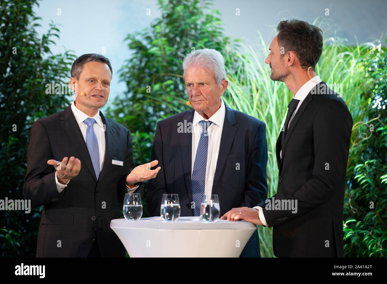 from left: dr. Bernd WELZ, management member of the Climate Foundation ...